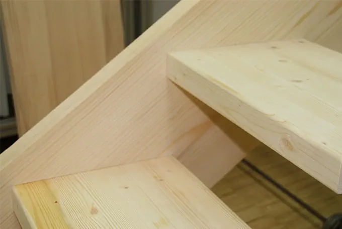 Routing stair stringers using the correct routing template